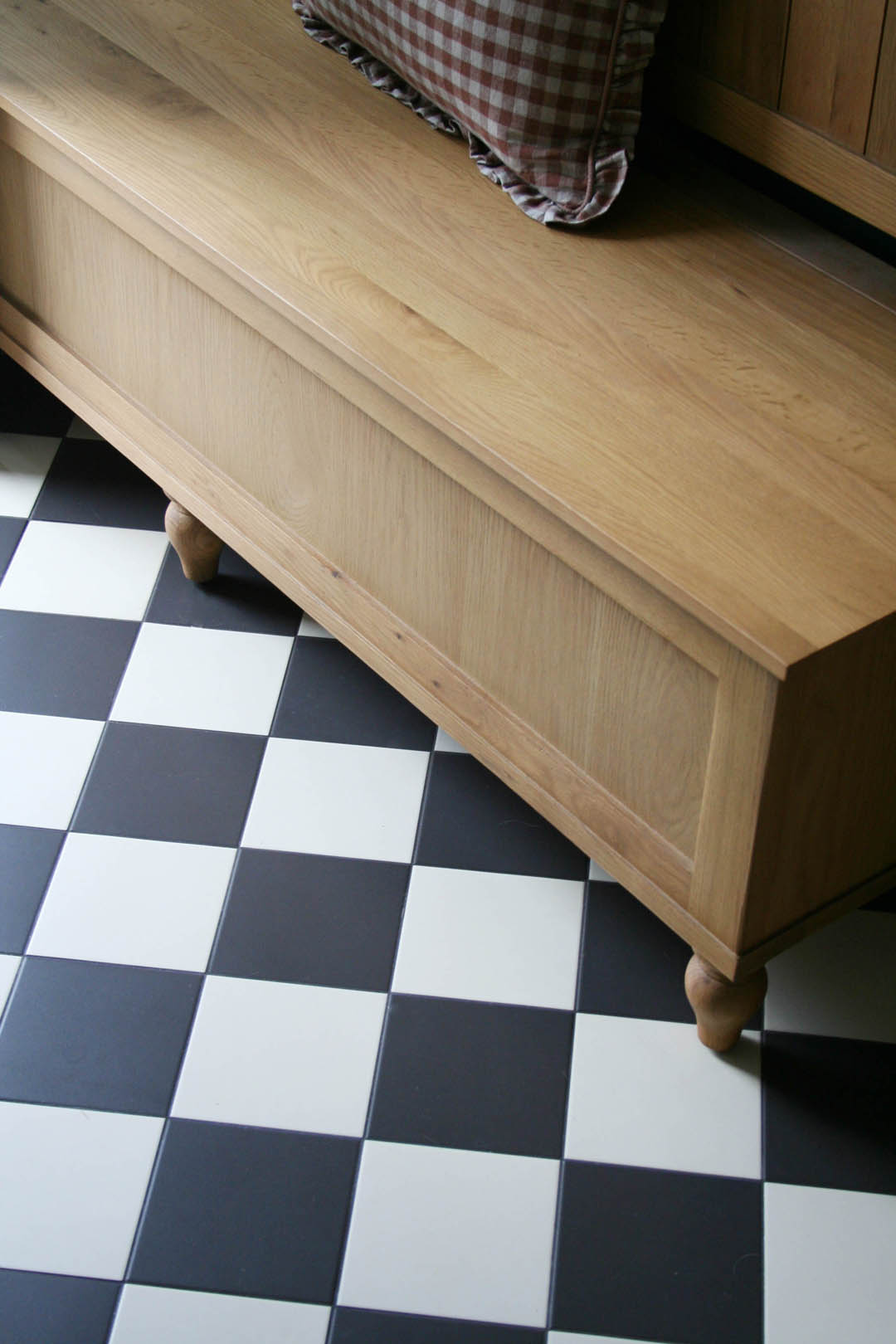 Oak storage bench with lift up seat The Cotswold Company – Apartment ...